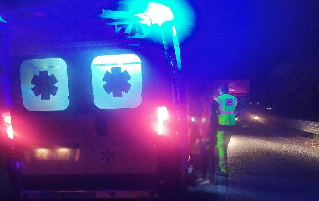 Giovane palermitana scavalca ringhiera e tenta suicidio - Diretta Sicilia