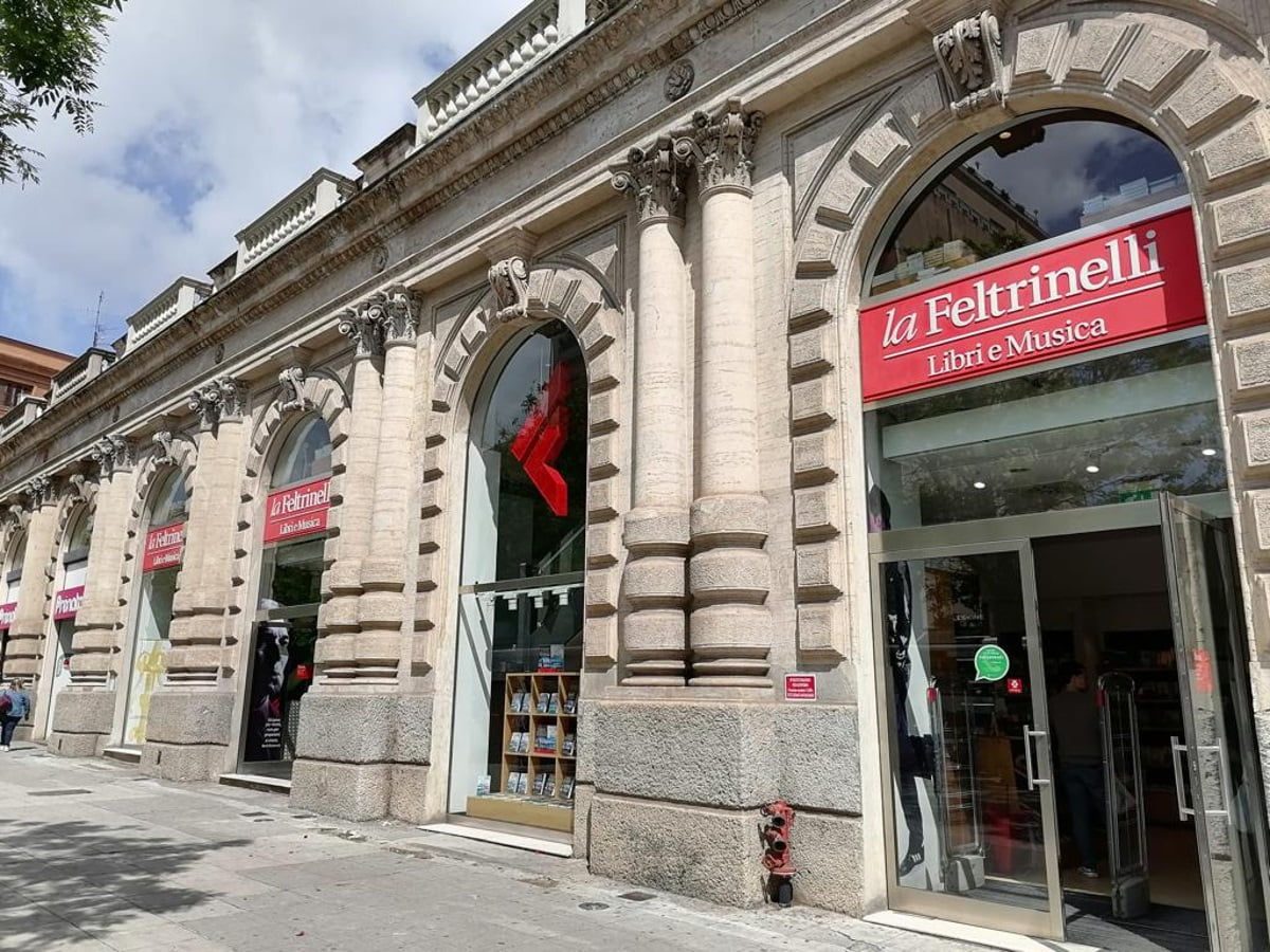 Alla Feltrinelli di Palermo tentato furto con spaccata