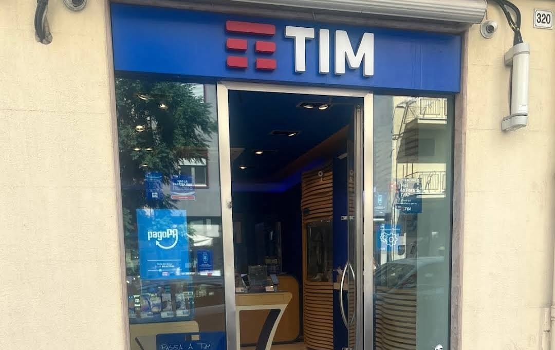Rapinato centro Tim di corso Calatafimi: rubati IPhone per 6 mila euro ...