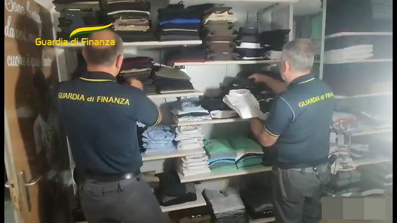 Abiti griffati falsi e droga, arrestato commerciante di Partinico | Diretta Sicilia