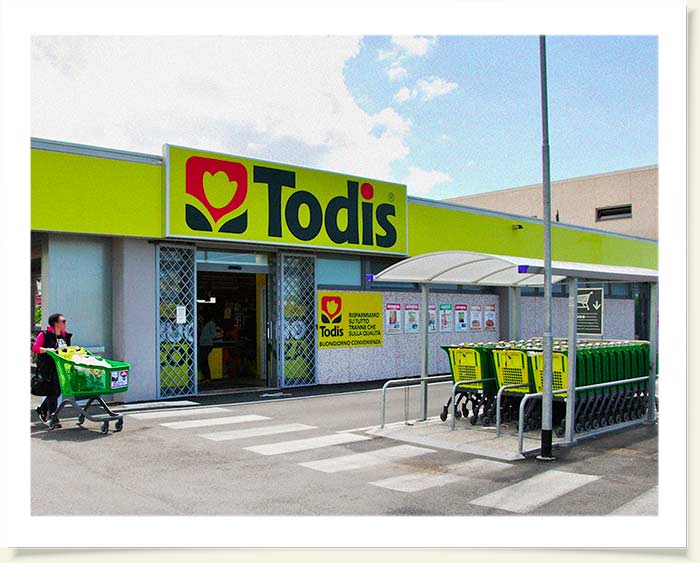 Colpo al Todis, rapinatori seminano il panico armati di bastoni ...