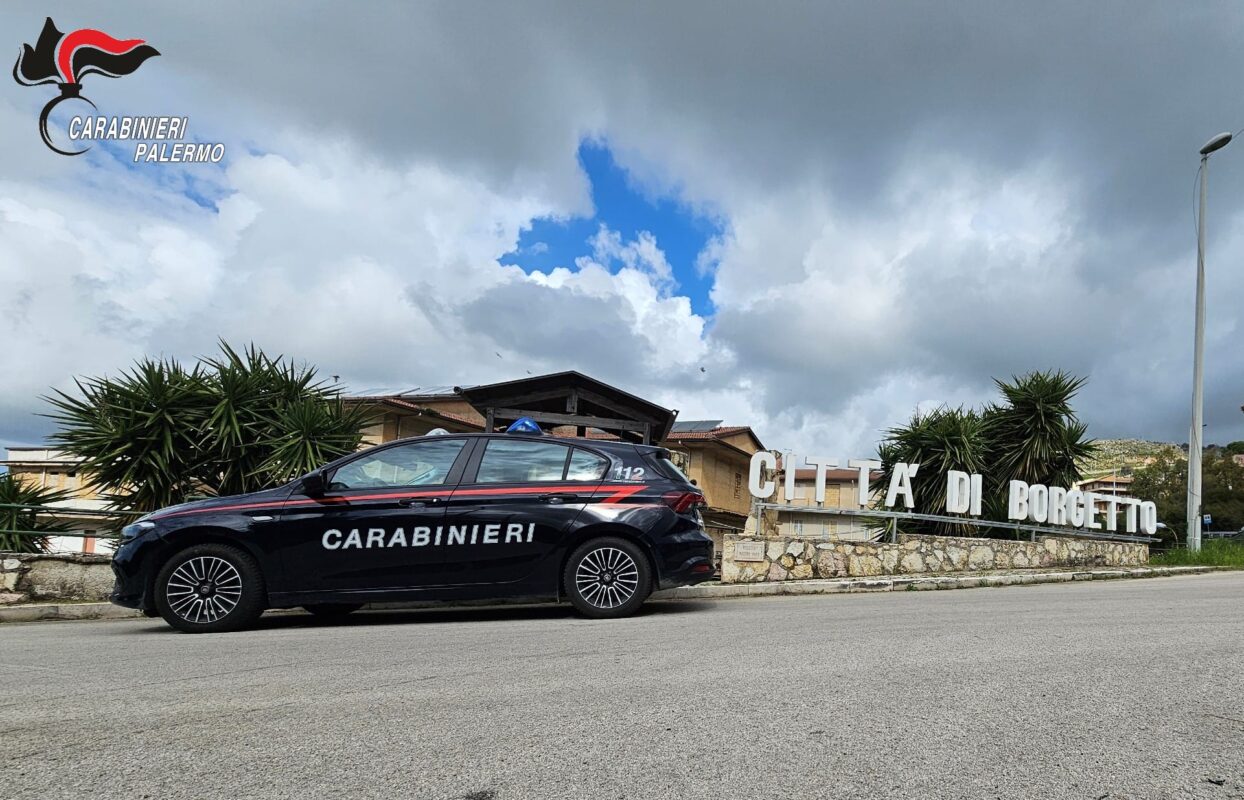 Partinico, nasconde in casa fucili a canne mozze, un'arma artigianale e ...